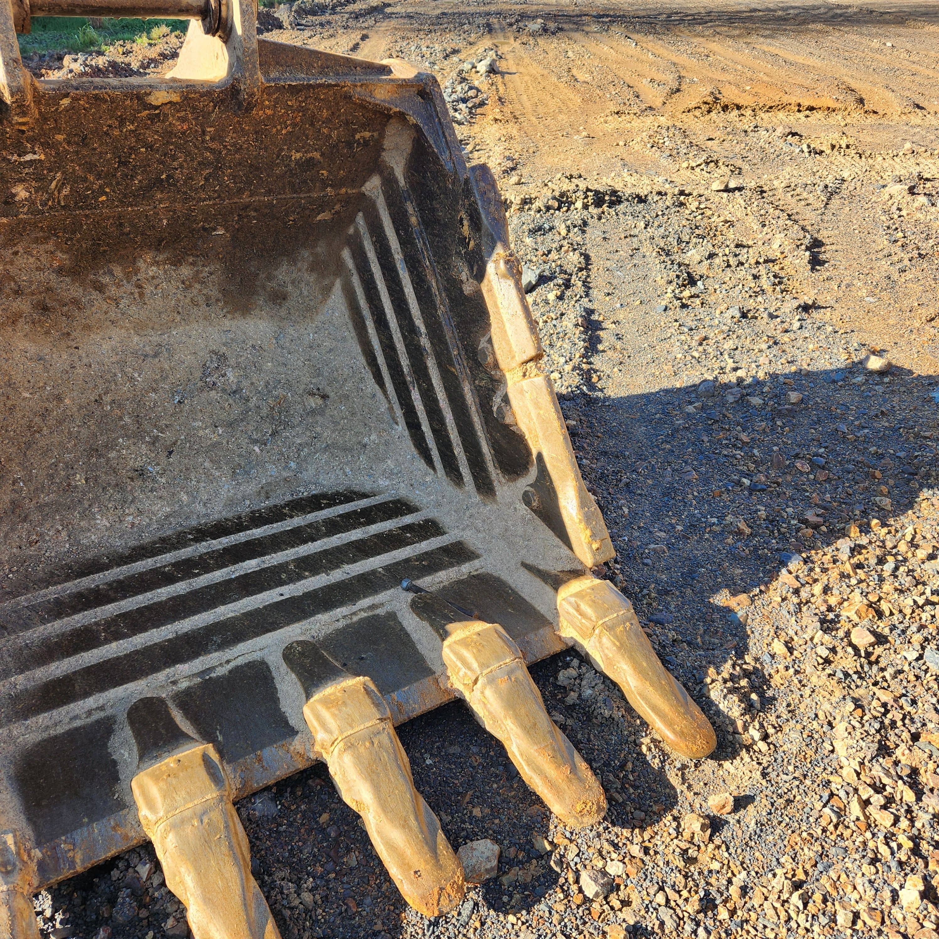 14 & 20 Ton Class Severe Duty Buckets